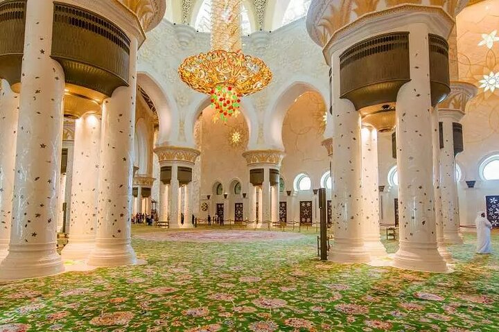 Half-Day Grand Mosque Tour from Dubai with a guide