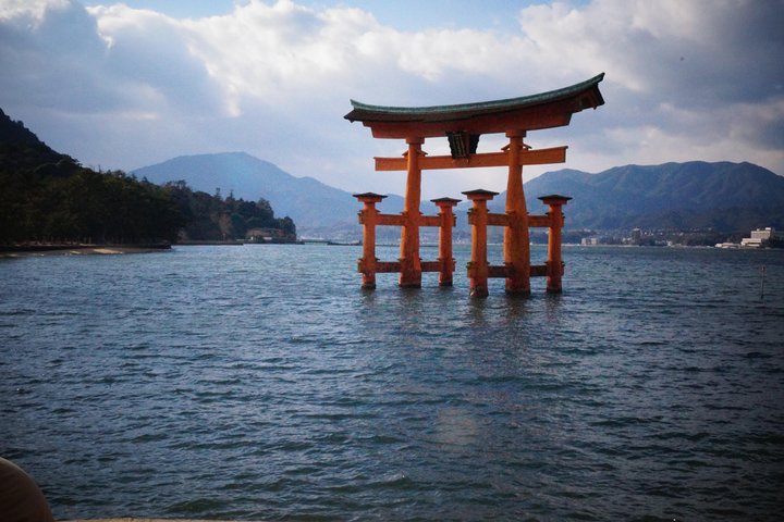 A Chauffeur Driven Tour: Hiroshima & Miyajima, Temple Gardens