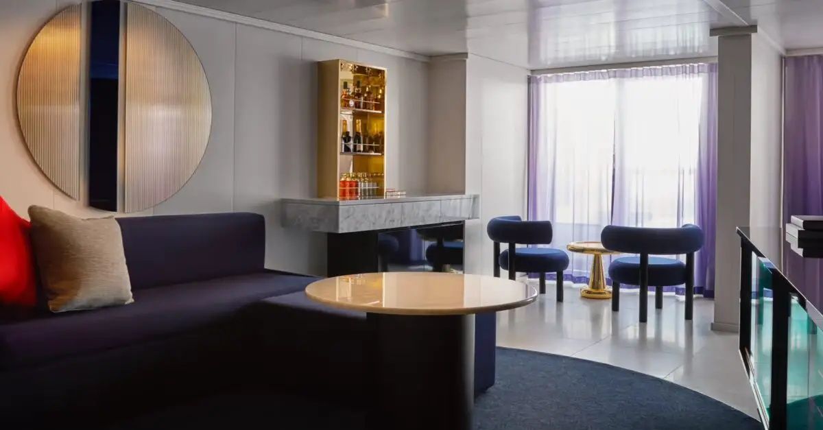 Cabin 15331A - Fab Suite - Scarlet Lady